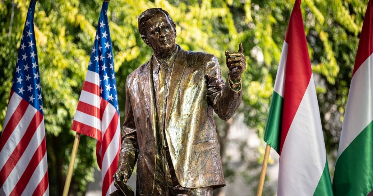 HIF Leadership Attends Budapest Unveiling of George H. W. Bush Statue ...